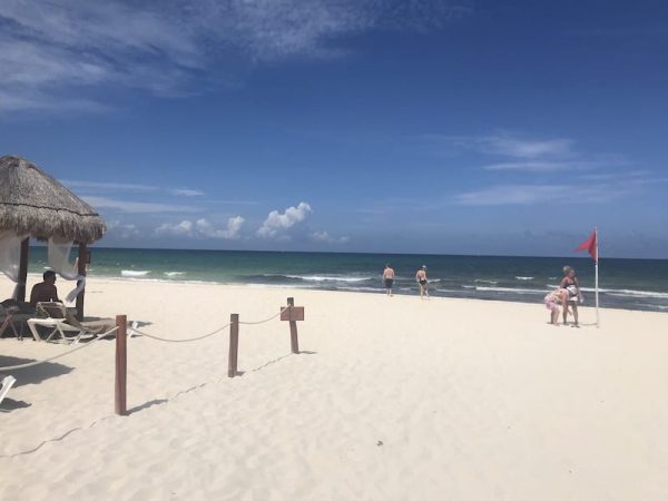 Gratuity Guide: Tipping at Cancún All-Inclusive Resorts